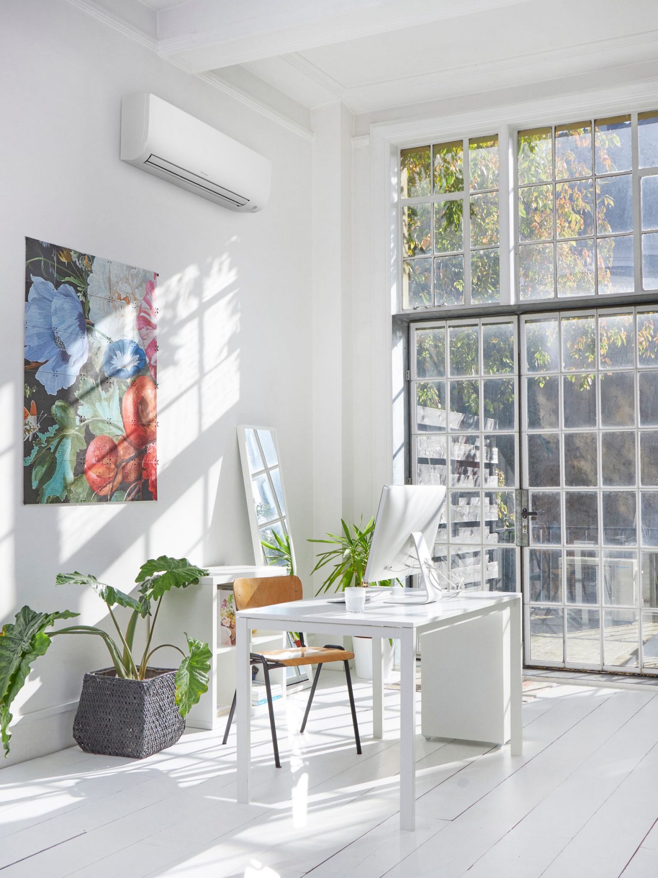 How does the installation of an air-to-air heat pump work? | Daikin